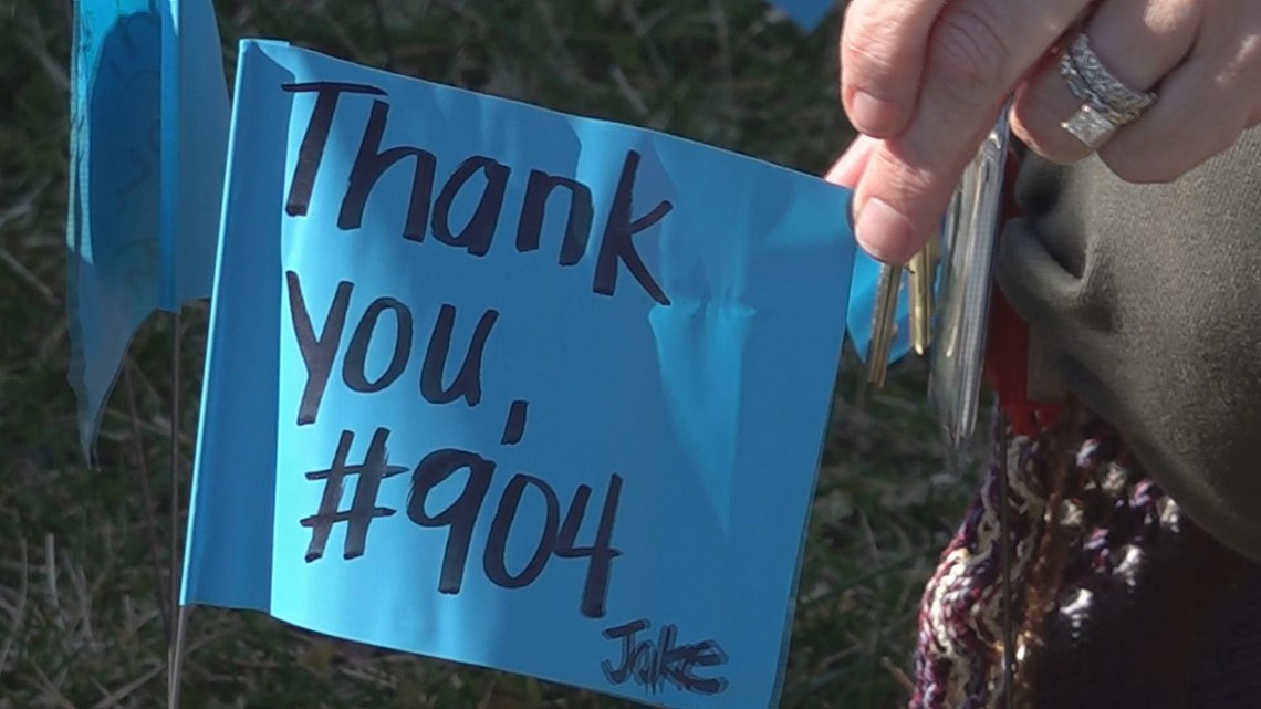 Steekee Elementary students honor fallen Loudon Co. deputy | wbir.com