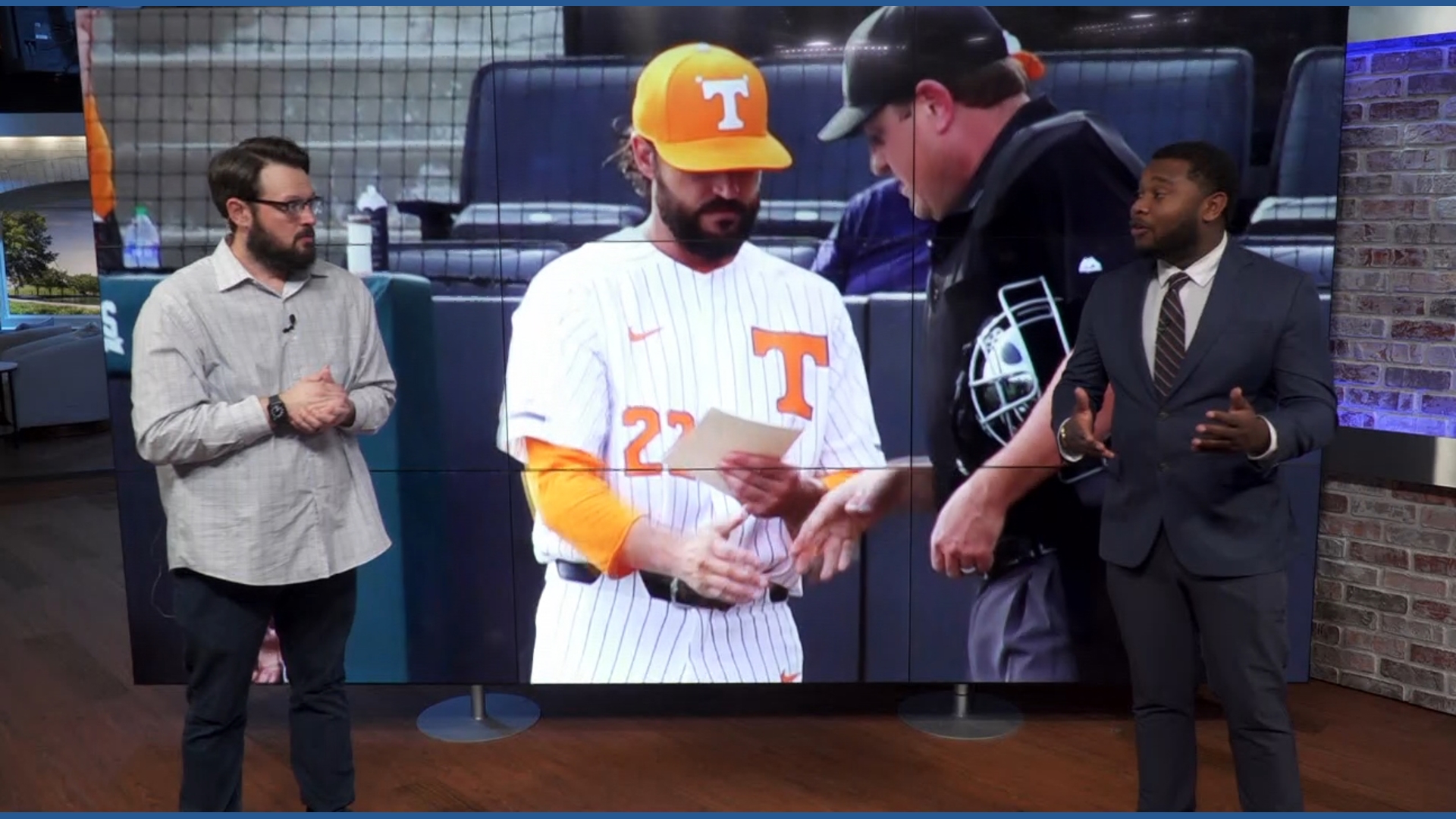 Tennessee Coach Tony Vitello reportedly in talks with San Francisco ...