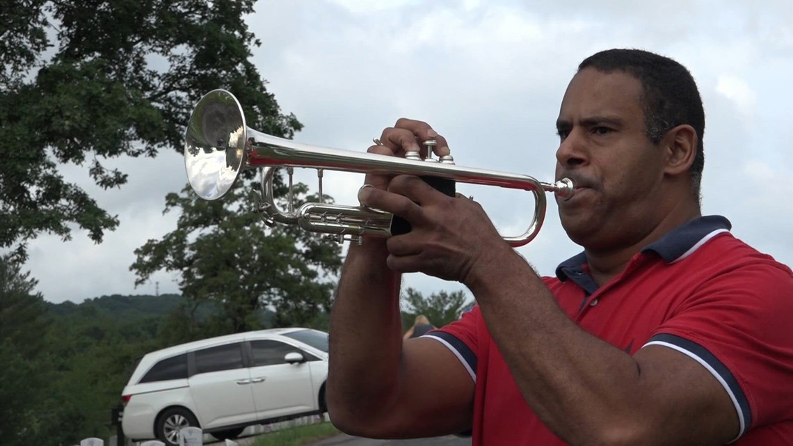 Veteran gives back by playing 'Taps' at East Tennessee State Cemetery ...