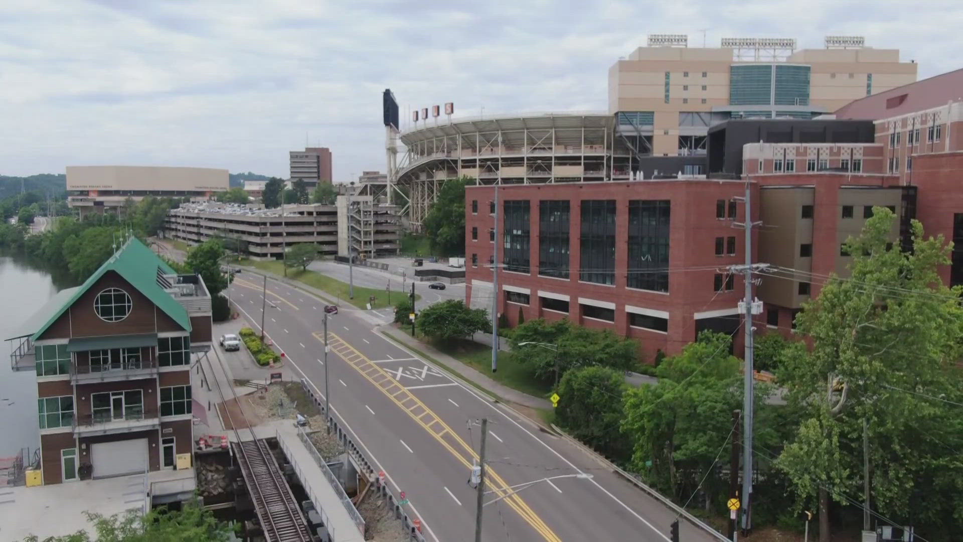 UT board approves budget with tuition and fee hikes | wbir.com