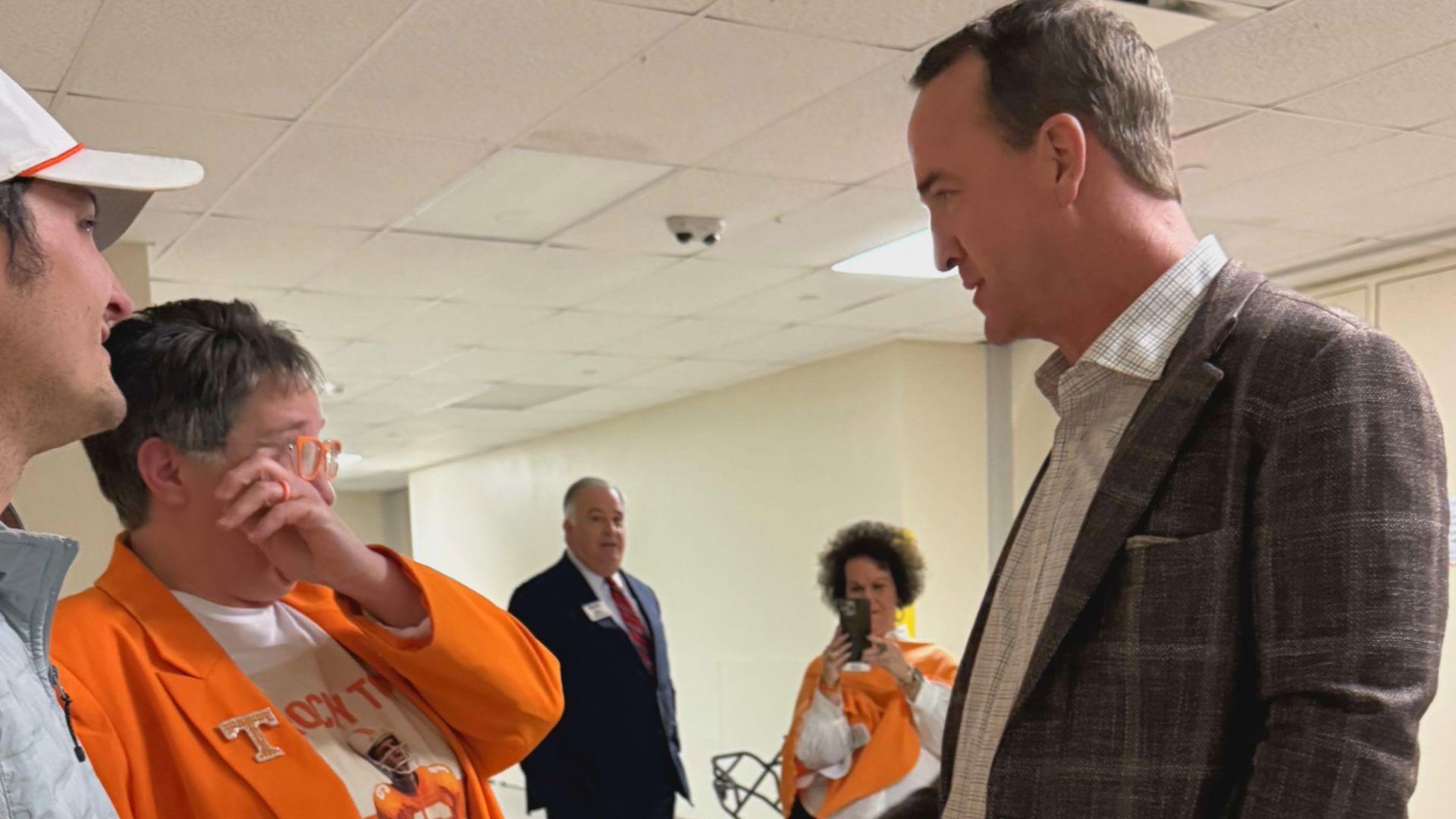 Die Hard Vols Fan Achieves Dream of Meeting Peyton Manning | wbir.com