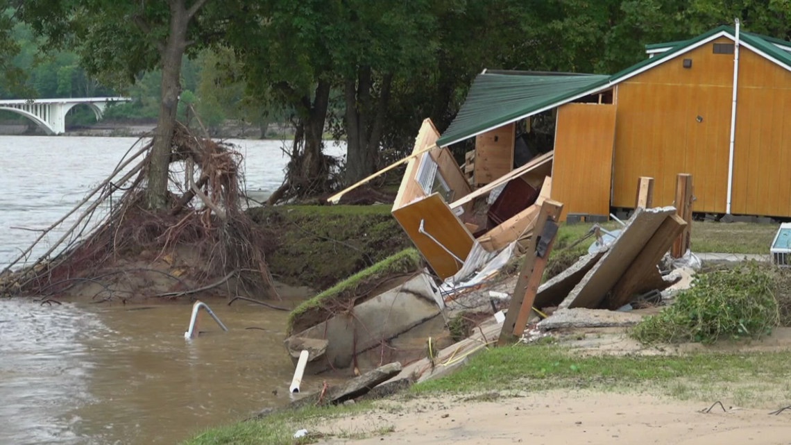 Del Rio residents begin cleaning up after flooding rocks the community ...