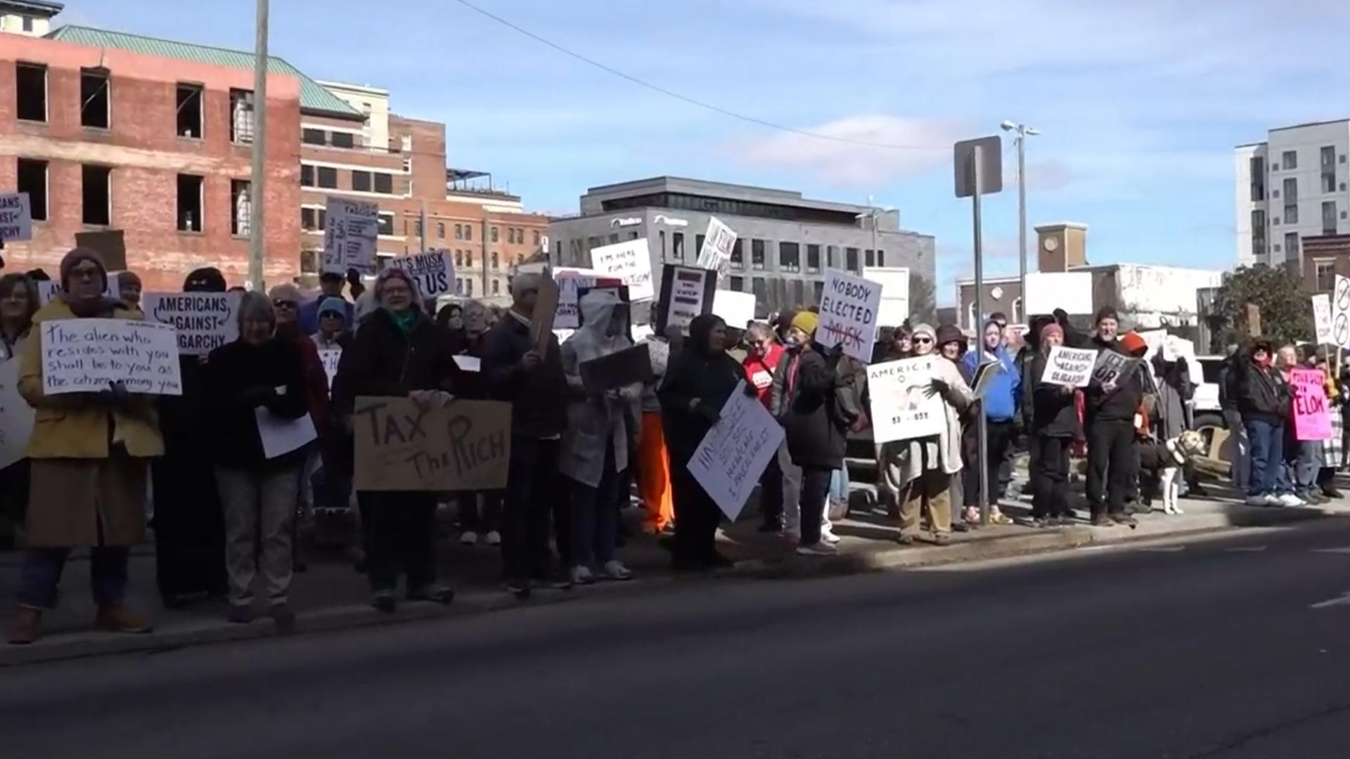 Hundreds in Knoxville join national protest to protect federal workers ...