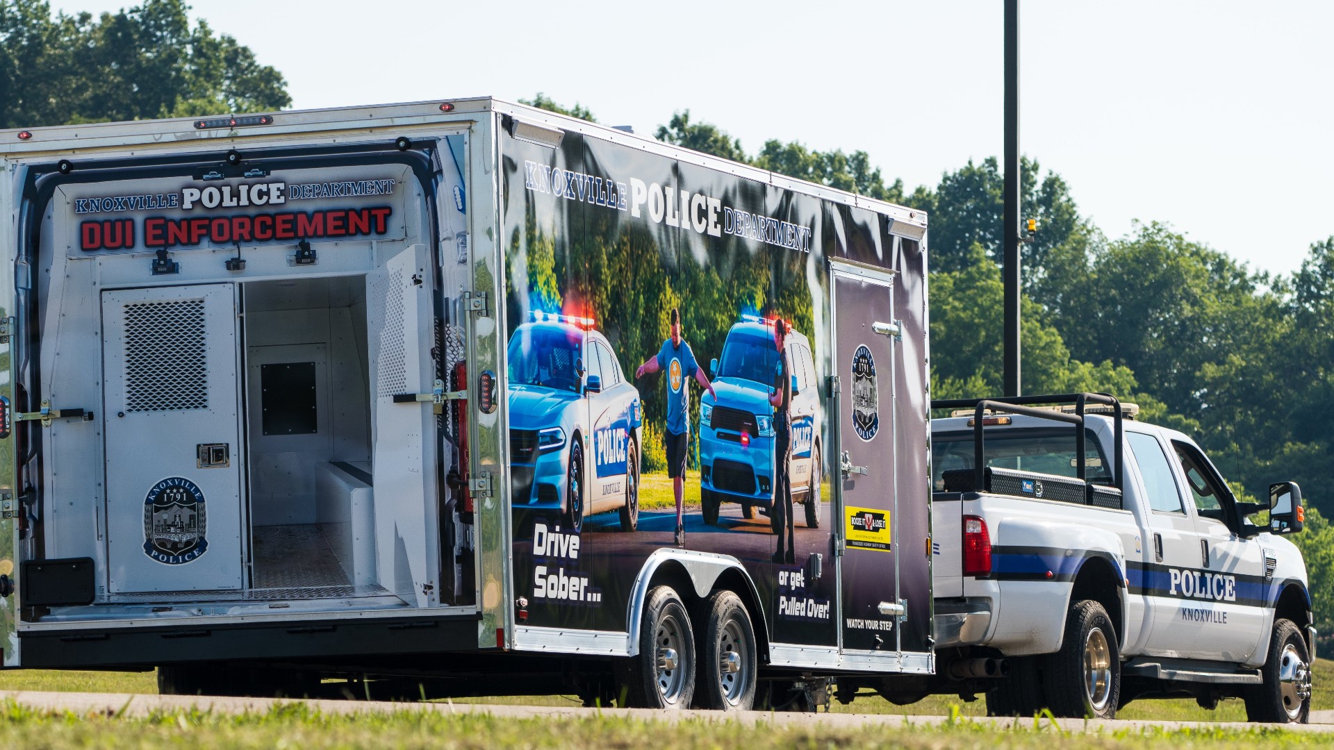 KPD receives new trailer to help officers set up DUI checkpoints | wbir.com