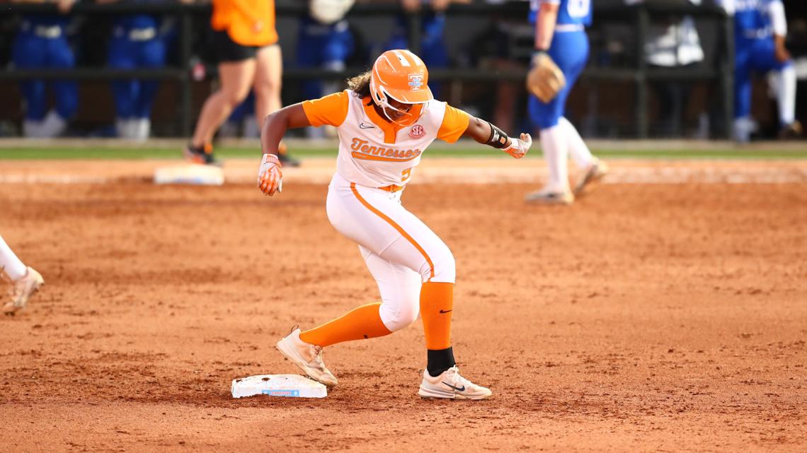 No. 3 Tennessee beats Kentucky, close in back-to-back SEC regular ...