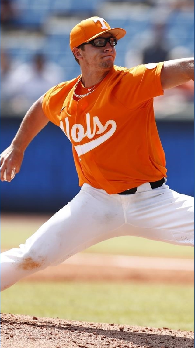 Tennessee baseball wins series opener, honors Tony Dallas | wbir.com