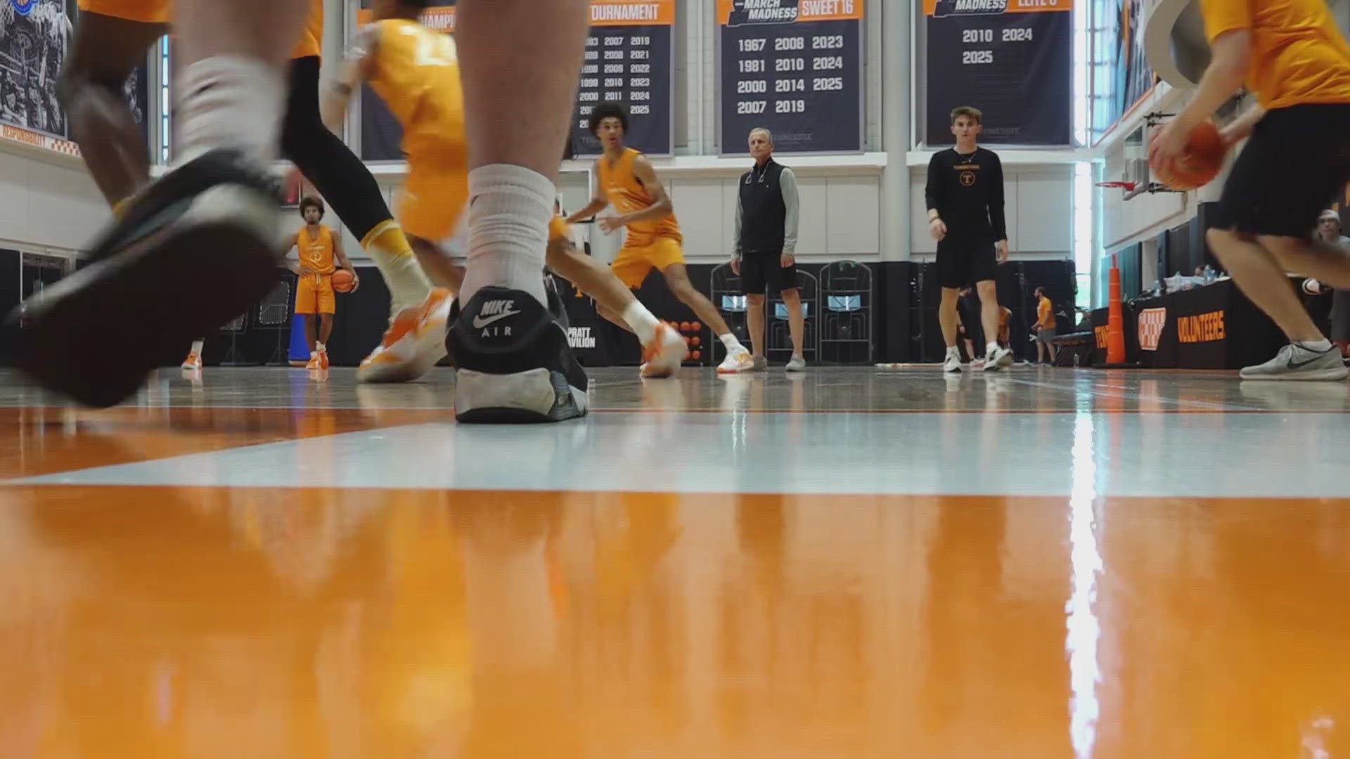 Watch: Tennessee pitcher Karlyn Pickens breaks her previous world ...