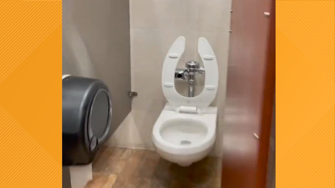 'Big Orange Flush' tests the toilets at Neyland Stadium | wbir.com