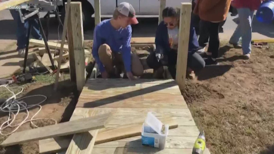 Perfect 10: Students at UT spend Fall Break helping others in rural ...