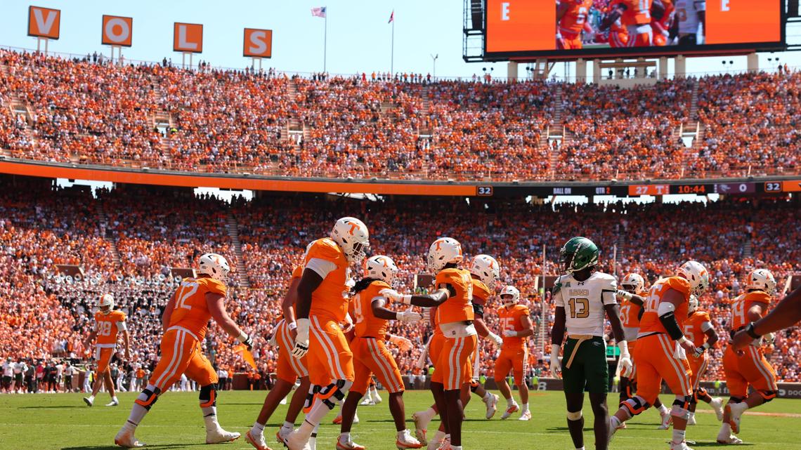 Tennessee Vols hold steady in AP Top 25 college football rankings: See ...
