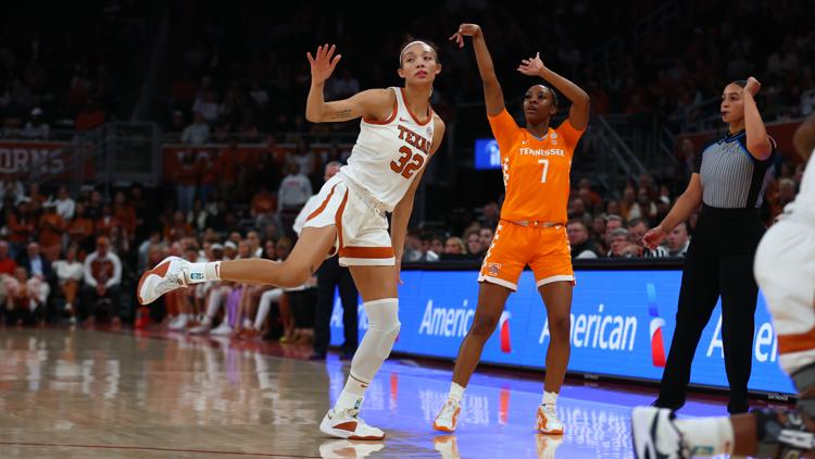 'Security guard' wows Neyland crowd during UT dance performance | wbir.com