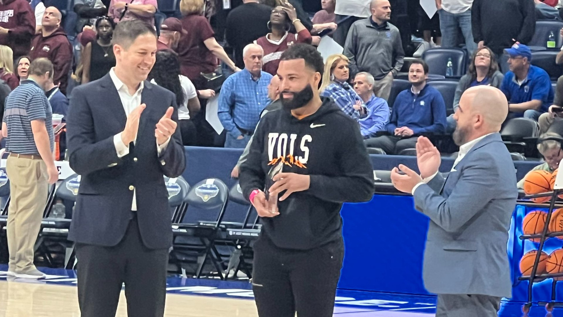 Chris Lofton honored as SEC Legend at Tennessee’s game vs. Mississippi ...