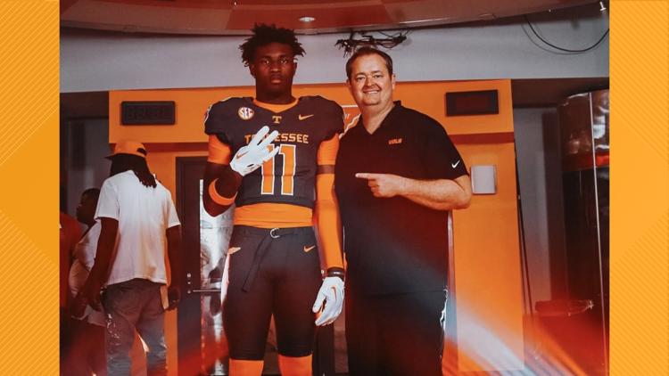 Hezekiah Harris chooses Tennessee Football over Auburn after 14-month ...