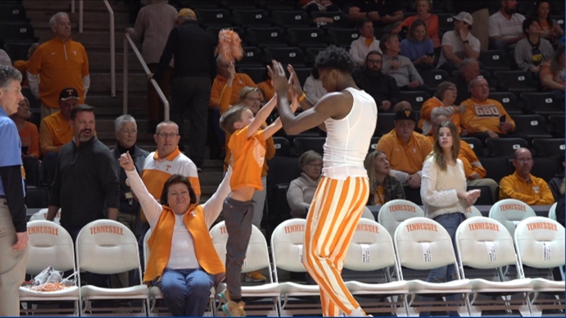 Tennessee guard D.J. Jefferson impresses with pregame dunks and giving ...