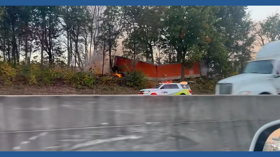 Tractor-trailer crashes into woods behind Turkey Creek mall area | wbir.com