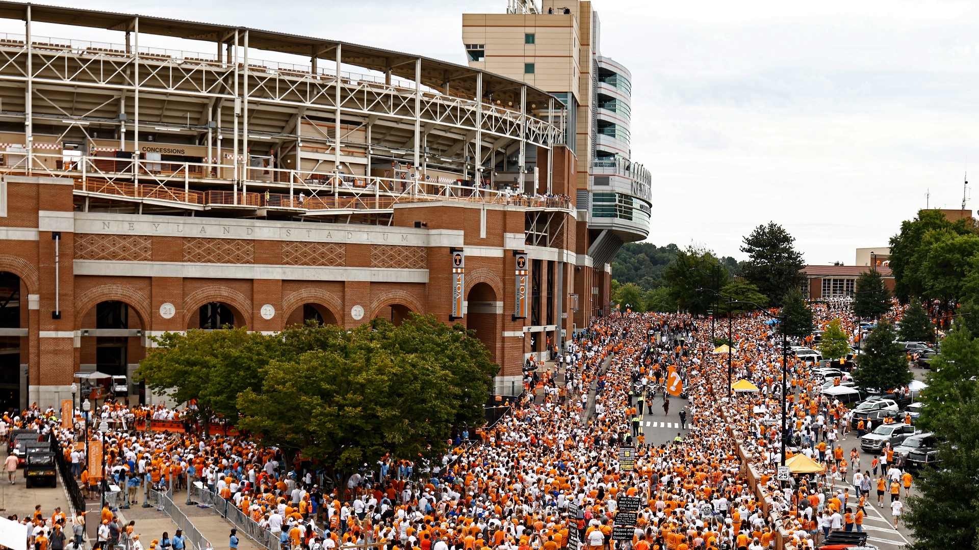 What to know ahead of the Tennessee-ETSU game at Neyland Stadium | wbir.com