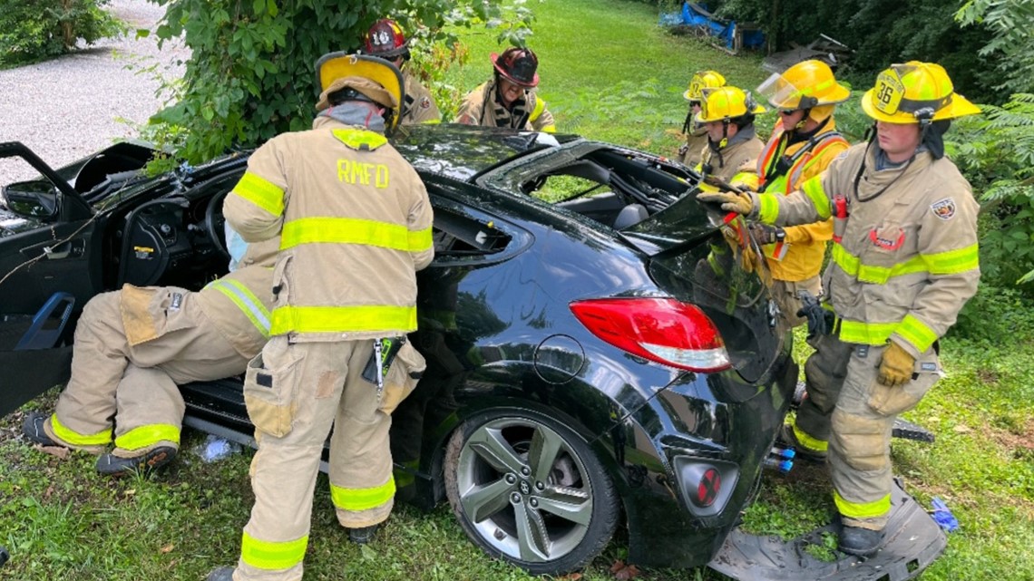 Rural Metro pulls two people out of 'serious' car crash on Wallace Rd ...