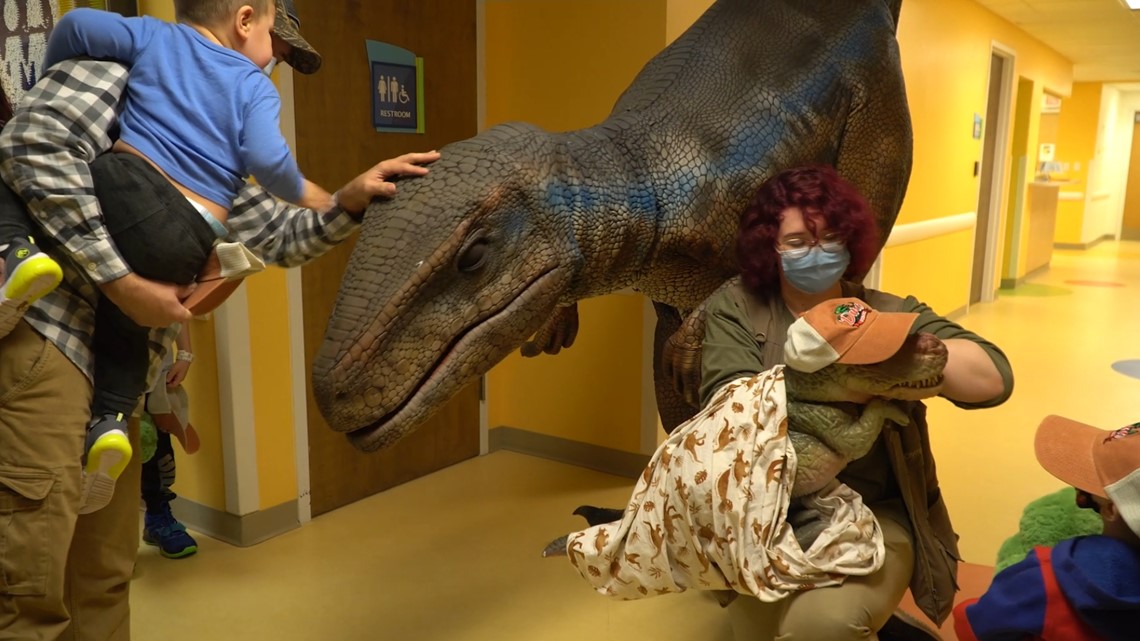 Dinosaurs dazzle kids at East TN Children's Hospital ahead of weekend ...