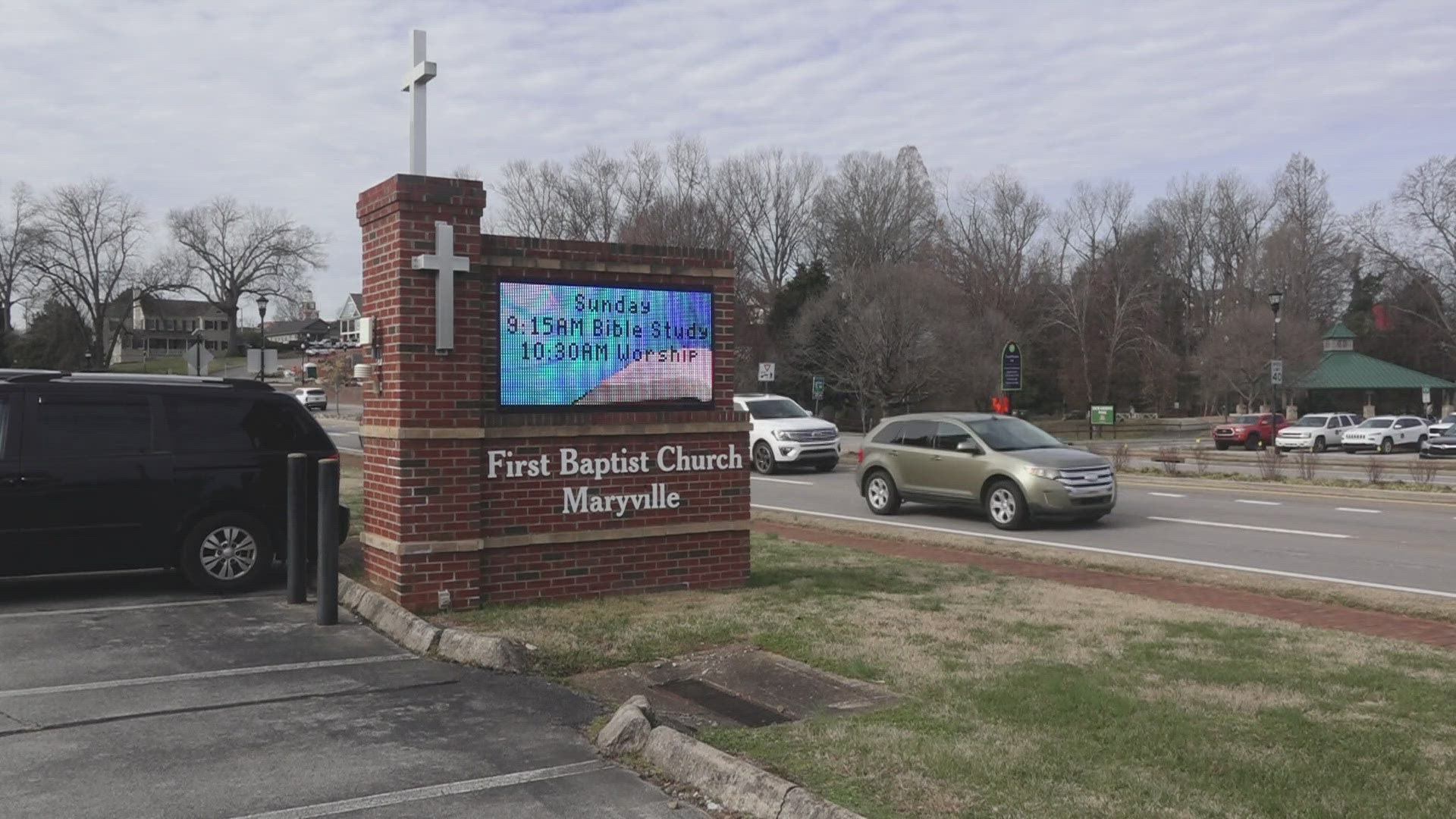 Suns' Devin Booker exits with right ankle injury vs. Hawks | wbir.com