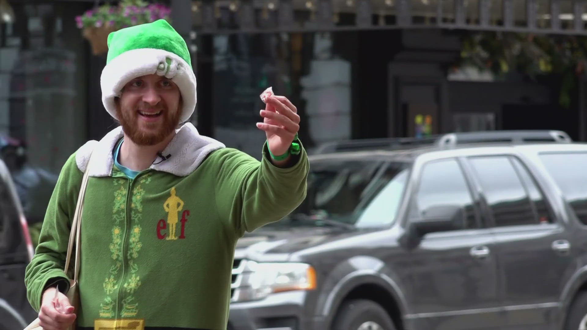 While dressed as an elf, UT student handing out 17,000 candy canes for ...