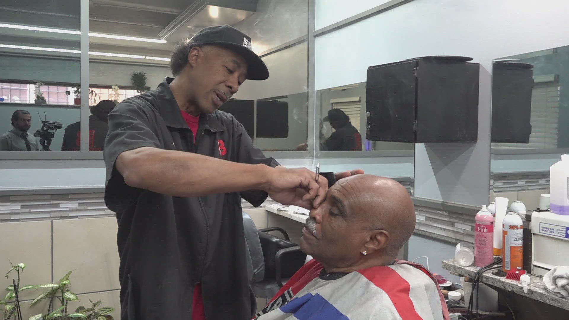 Knoxville barber shop continues family legacy of hairstyling | wbir.com