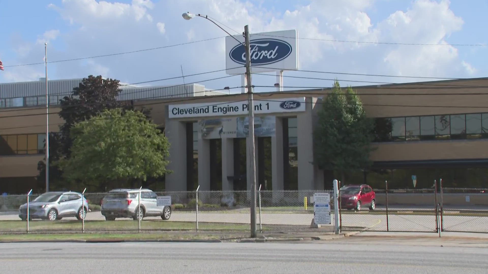 UAW strike: Union reaches tentative contract deal with Ford | wbir.com