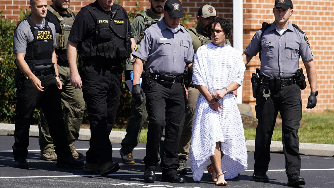 Police group photo with captured inmate draws criticism | wbir.com