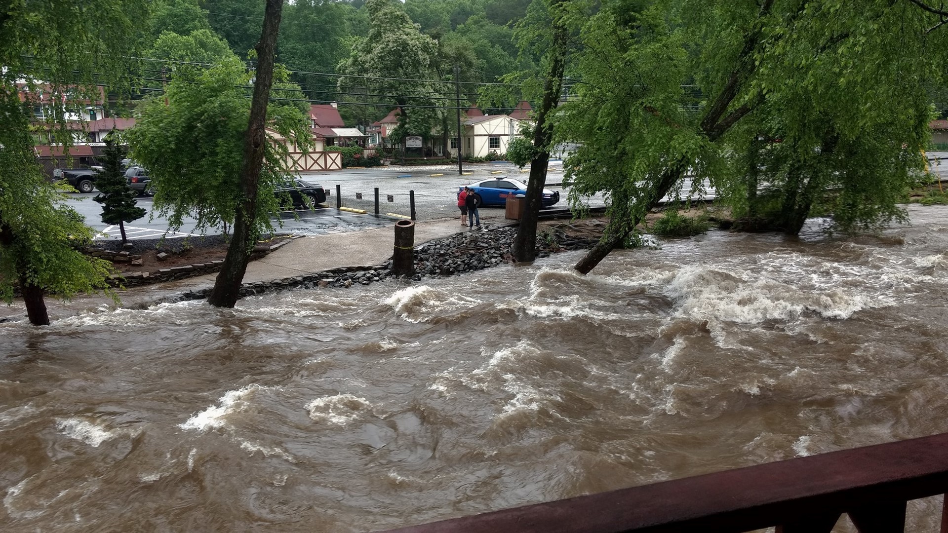 Flooding in Helen takes over city streets as warnings continue | wbir.com
