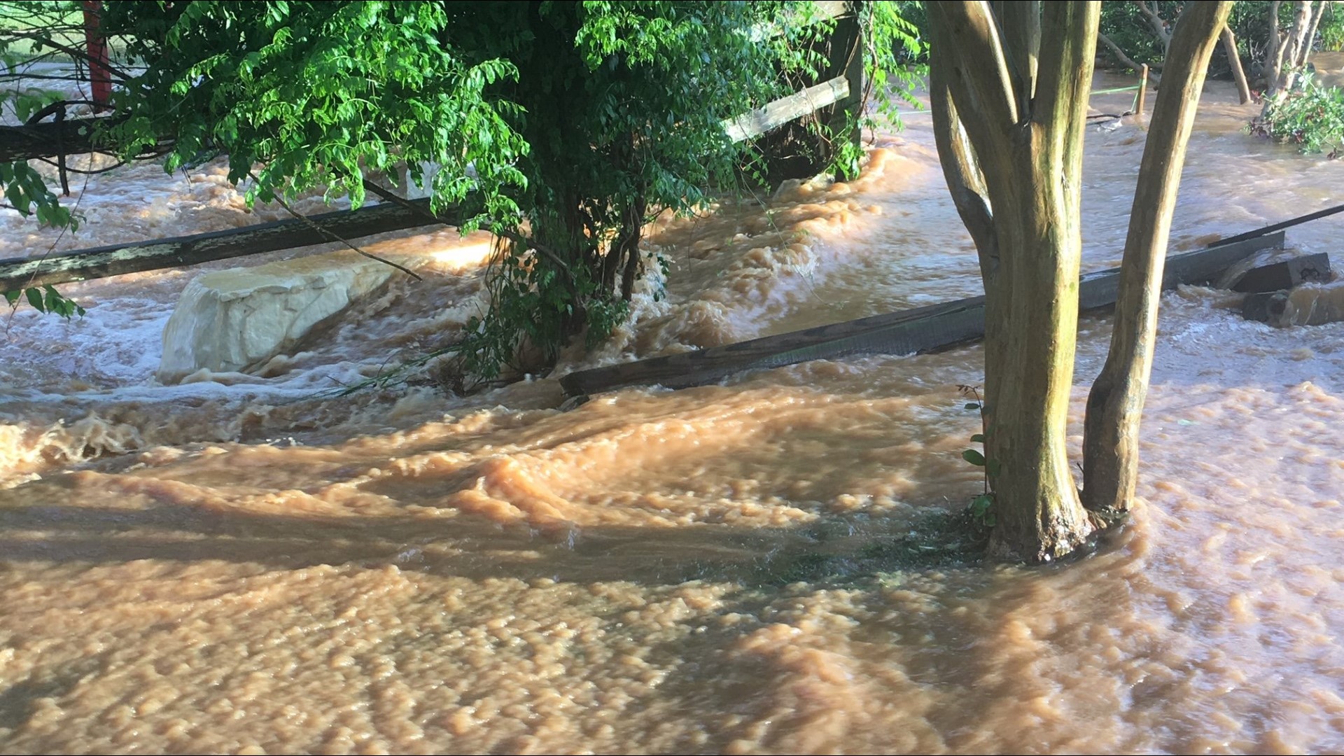 Flooding in Helen takes over city streets as warnings continue | wbir.com