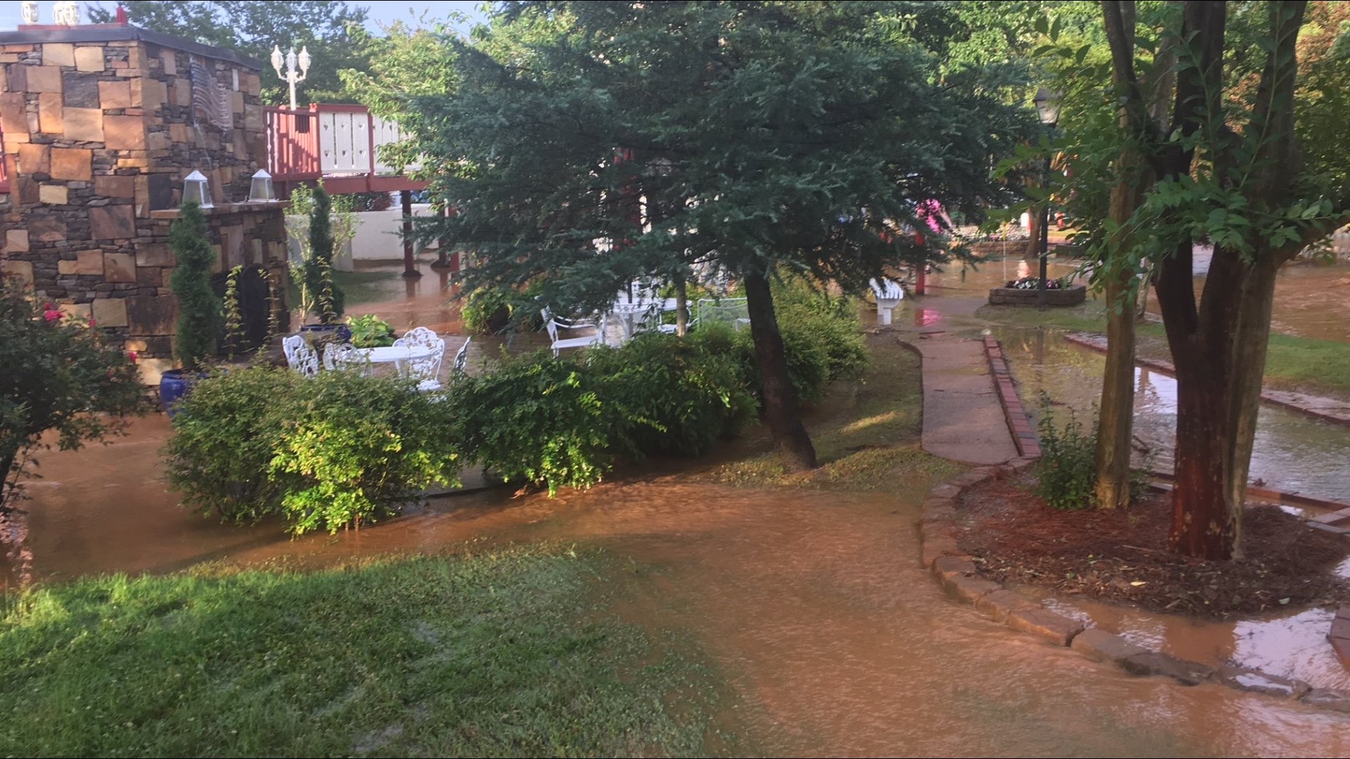 Flooding in Helen takes over city streets as warnings continue | wbir.com